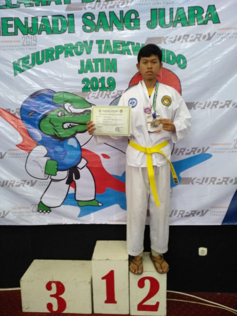 Tim Bela Diri Mandapro Exist Mendapat Juara 2 Kejuaraan Taekwondo